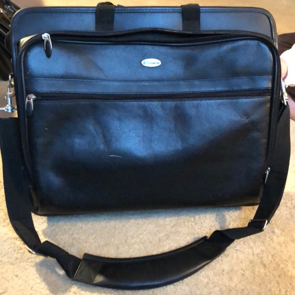 Targus | Bags | Mens Leather Laptop Bag By Targus | Poshmark